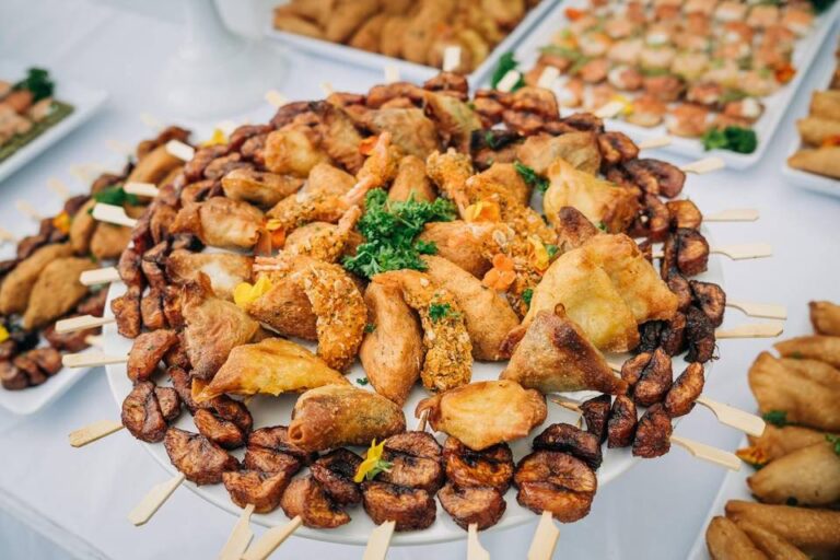 Buffets et Saveurs Africaines: Guide Complet | Restaurant Réunionnais