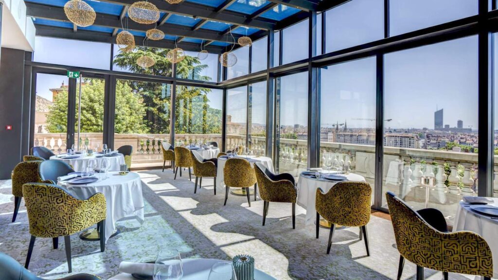 Top 10 Chefs Étoilés de Lyon: Voyage Gastronomique | Restaurant Réunionnais