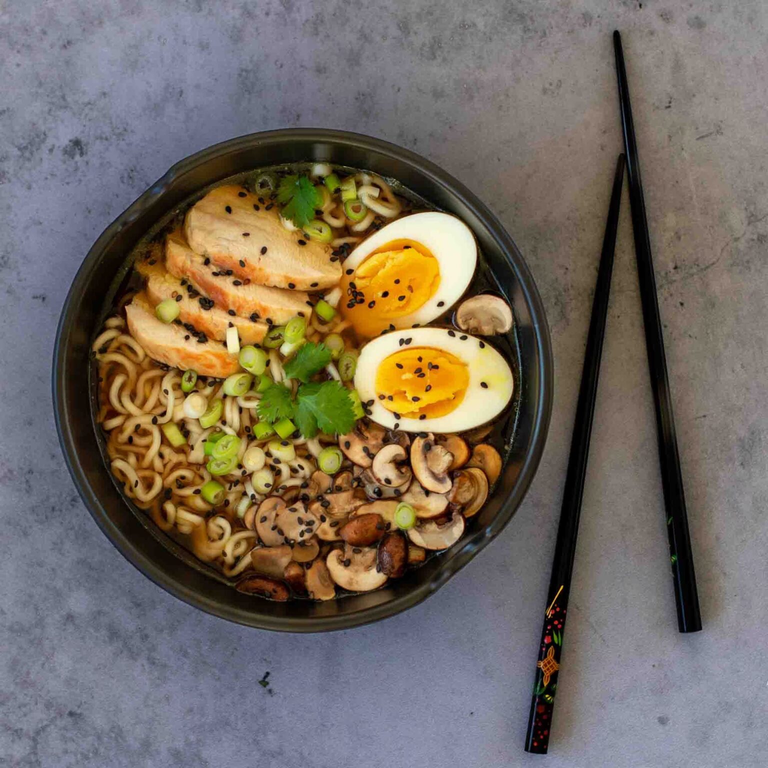 Épices Ramen: Les 10 Incontournables pour un Bouillon Savoureux ...